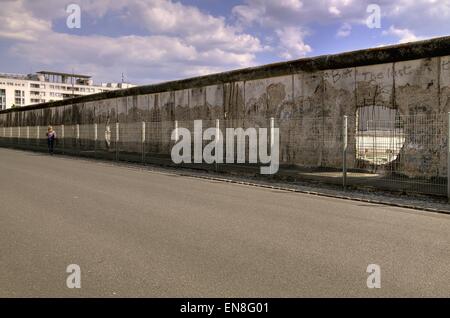 Construction of the Berlin Wall. dividing East from West Germany. 1961 ...