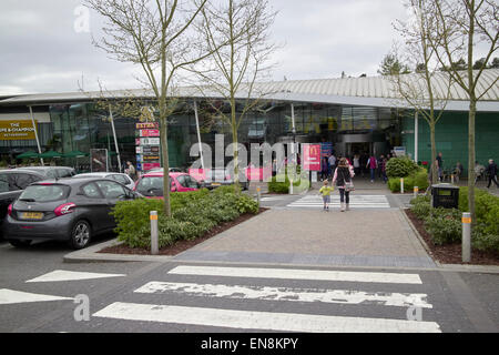 Beaconsfield M40 motorway service station sign including a Wetherspoons ...