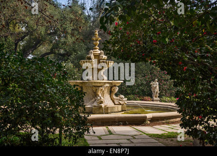 Iconic large fountain at the Huntington Library and Botanical Gardens ...