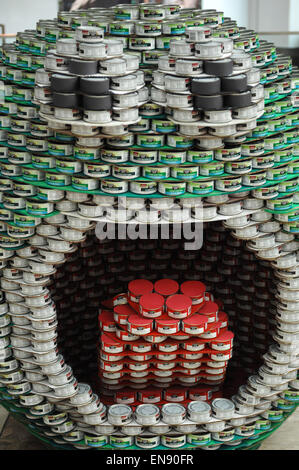 (150430) -- VANCOUVER, April 30, 2015 (Xinhua) -- A landmark sculpture ...