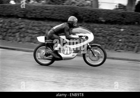 motorcycle racing at isle of man tt Stock Photo - Alamy