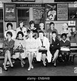 Leeds United wives and girlfriends. l-r Mrs Elsie Revie, Mrs Norma ...