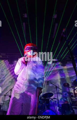 SUPER FURRY ANIMALS, CONCERT, CARDIFF, 1997: Gruff Rhys of the Super ...