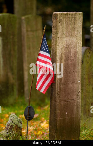 Gravestone with American flag, Memento Mori Burying Ground, Farmington ...
