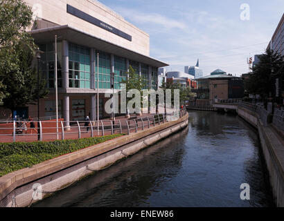 The Oracle Shopping Centre and River Kennet Stock Photo - Alamy