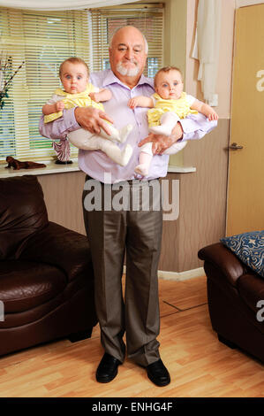 Britain's oldest dad of twins Richard Roden (71) with his wife Lisa (25 ...