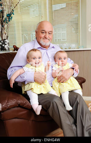 Britain's oldest dad of twins Richard Roden (71) with his wife Lisa (25 ...