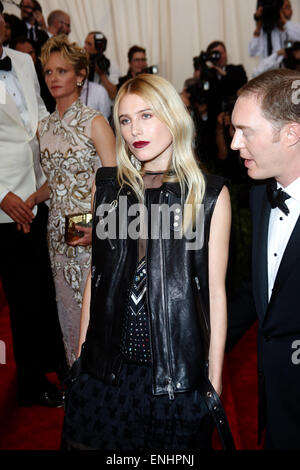 Model Dree Hemingway attends the 2015 Costume Institute Gala Benefit ...
