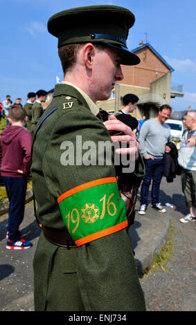 A man dressed in Irish Republican paramilitary uniform from the IRSP ...