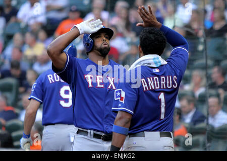 Texas Rangers left fielder Carlos Lee (45) is congratulated by third ...