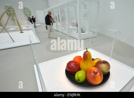 Corning, USA. 6th May, 2015. People visit the Corning Museum of Glass ...