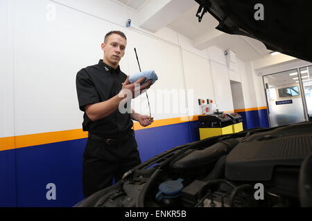 A Kwik Fit mechanic at work. Picture by James Boardman Stock Photo - Alamy