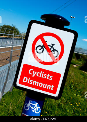Cyclists Dismount sign, England, UK Stock Photo - Alamy