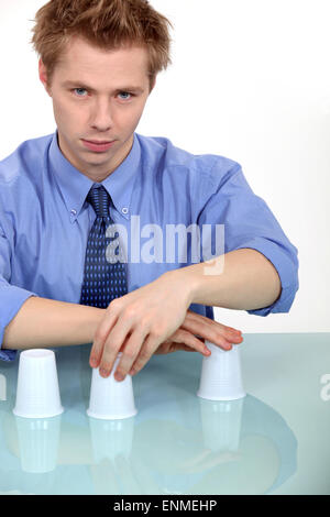 The Shell Game / Three Cups Trick -illegal scam on Westminster Bridge ...