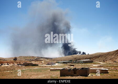 Shingal, Iraq. 7th May, 2015. Peshmerga soldiers heavily entrenched on ...
