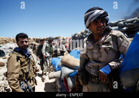 Shingal, Iraq. 7th May, 2015. Peshmerga soldiers heavily entrenched on ...