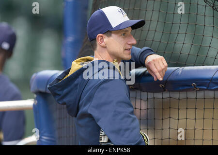 Chicago Cubs' Craig Counsell looks on during a baseball game against ...