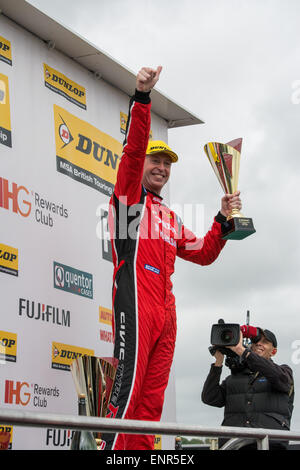 Thruxton, Andover, HAMPSHIRE, UK. 10th May, 2015. Andy Priaulx and Team ...