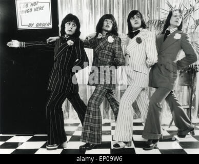 MUD Promotional photo of UK pop group in 1974 Stock Photo - Alamy