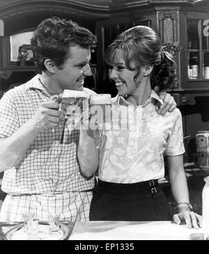 Edgar Bessen, als Kellner einer Hafenkneipe in der NDR Fernsehshow ...