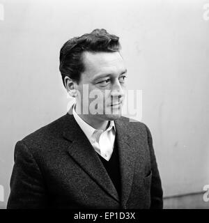 Der irische Sänger Johnny Dane an seinem Mercedes Benz 190 SL Cabrio in ...