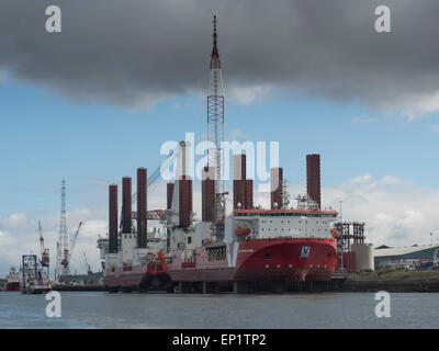 MPI Resolution, a wind turbine installation vessel, Great Yarmouth ...