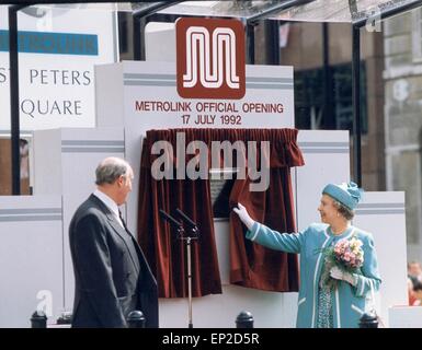 The Queen visits Manchester. Queen Elizabeth pictured here with the ...