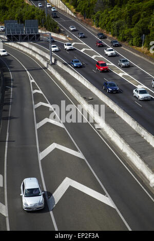Traffic on the motorway island at Junction 11 on the M4 at Reading ...
