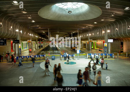 Commuters and train platforms at Britomart Transport Centre, Auckland ...