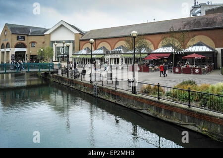 The River Chelmer flowing through Chelmsford City centre in Essex Stock ...