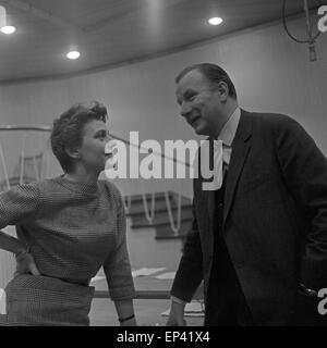 Deutscher Schauspieler Martin Held in einer Hörspielproduktion des NDR ...