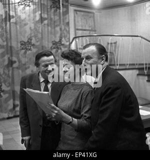 Deutscher Schauspieler Martin Held in einer Hörspielproduktion des NDR ...