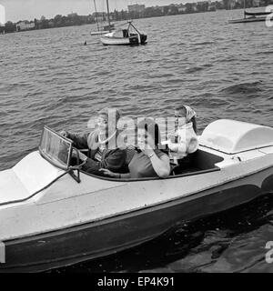 Deutsche Schauspielerin Gisela Uhlen mit ihren Töchtern Susanne (unten ...