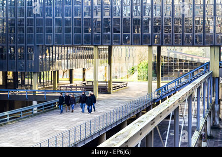 Visitors walking in the European Commission (Bâtiment Jean Monnet) in ...