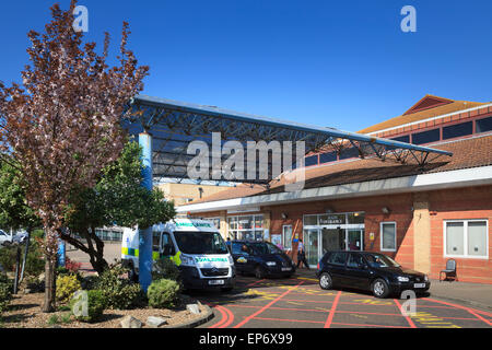 Main entrance exterior to Worthing Hospital West Sussex Stock Photo - Alamy