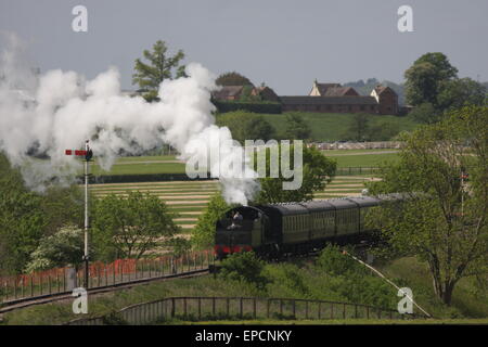 Southam Bridge, Cheltenham, Gloucestershire, UK. 16th May, 2015. Steam ...