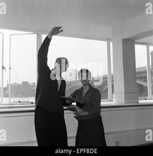 Construction of the new Mermaid Theatre at Puddle Dock, Upper Thames ...