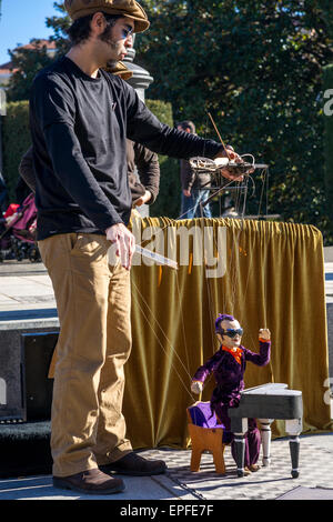 Puppet show in Madrid Stock Photo - Alamy