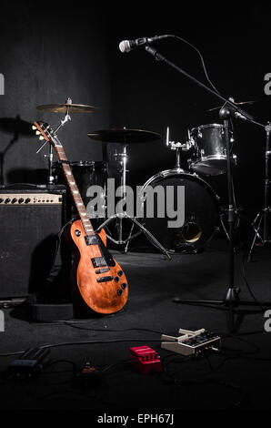Set of musical instruments during concert Stock Photo - Alamy