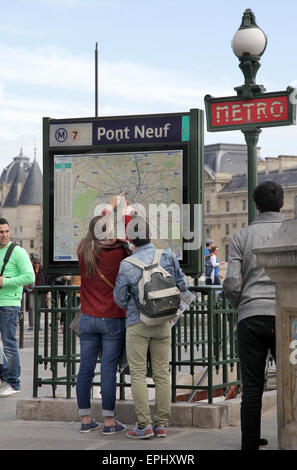 Paris, Metro Pont-Neuf Stock Photo - Alamy