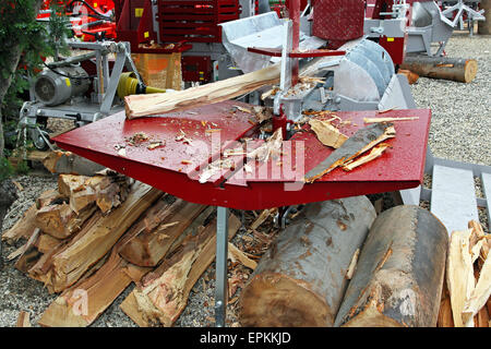 Splitting wood with a mechanical splitter Stock Photo - Alamy