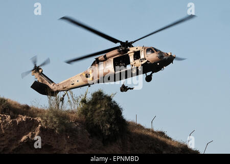 Israel. 19th May, 2015. IDF Unit 669 fighters demonstrate medical ...