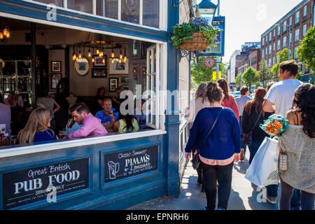 The Chelsea Potter a traditional British pub on the Kings Road London ...