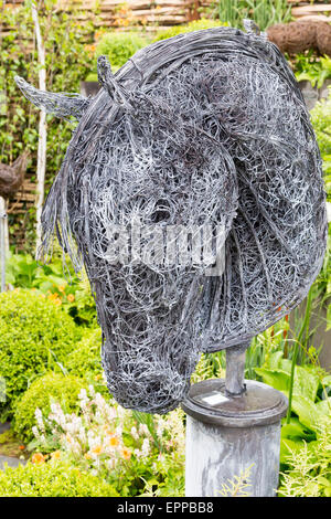 Sculpture of a Horse head by Rupert Till, in wire Stock Photo - Alamy