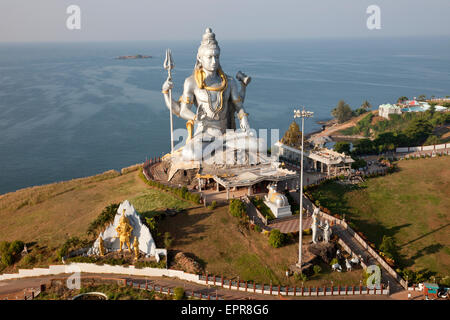 giant Lord Shiva statue at Murudeshwar temple at night, Murudeshwar ...