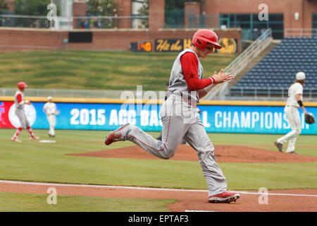 NC State Wolfpack second baseman Luke Nixon (0) fields a throw during ...