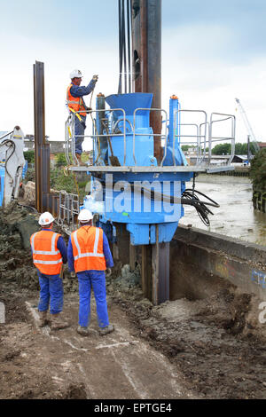 Large Sheet Piling Rig Stock Photo - Alamy