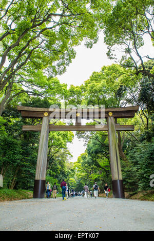 Large traditional gate into a park in Japan Stock Photo - Alamy