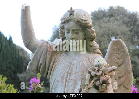 statue of angels in penzance cemetery Stock Photo - Alamy