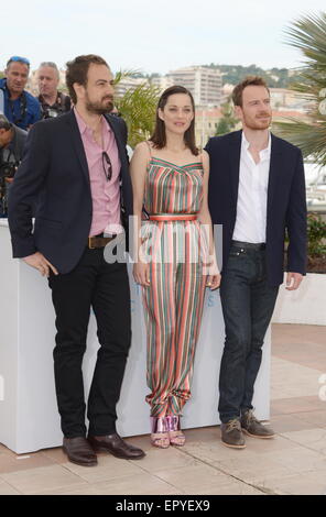 Director Justin Kurzel, Marion Cotillard and Michael Fassbender pose ...